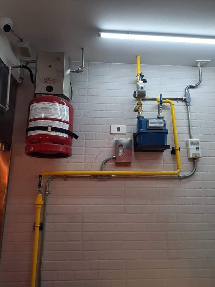 Commercial Kitchen Installation KFSS 16 Liters and Lpgas Piping System ...