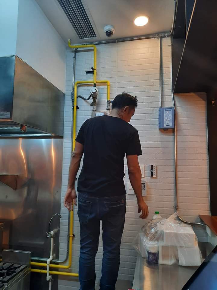 Commercial Kitchen Installation KFSS 16 Liters and Lpgas Piping System ...