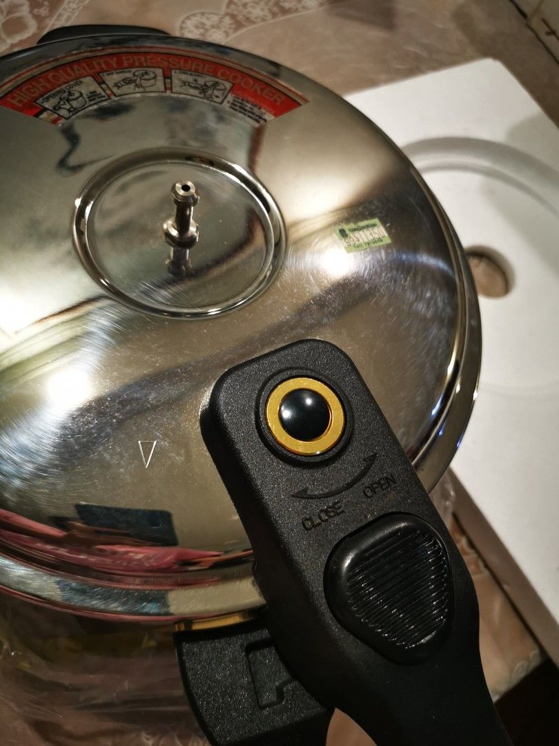 Continental 9litre pressure cooker pot, TV & Home Appliances, Kitchen ...