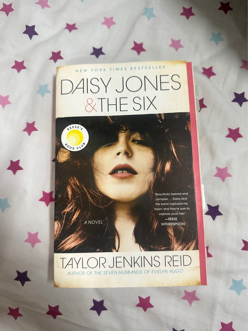 Daisy Jones & The Six, Hobbies & Toys, Books & Magazines, Fiction & Non-Fiction on Carousell