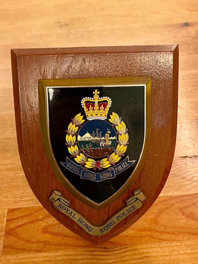 Ex-Royal Hong Kong Police shield., 興趣及遊戲, 收藏品及紀念品, 古董收藏 - Carousell
