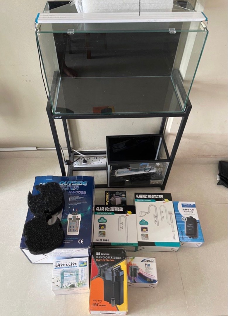 Fish tank set 2ft GEX glass tank with stand & accessories (no delivery provided,please arrange ...