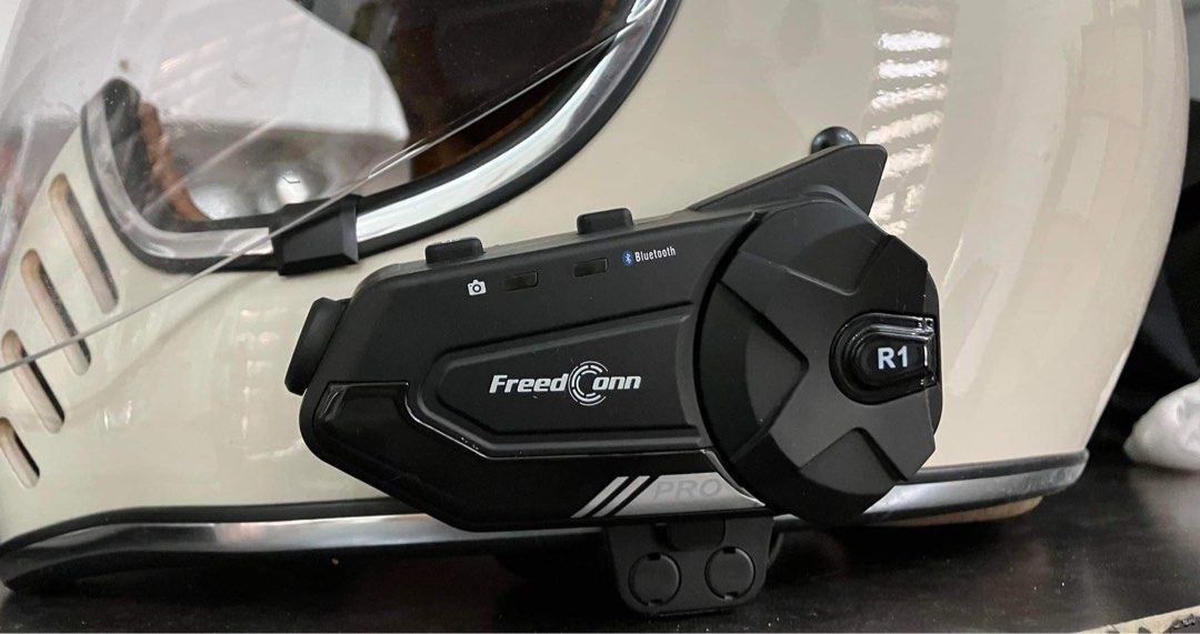Freedconn R1 Pro Intercom, Motorbikes, Motorbike Parts & Accessories ...