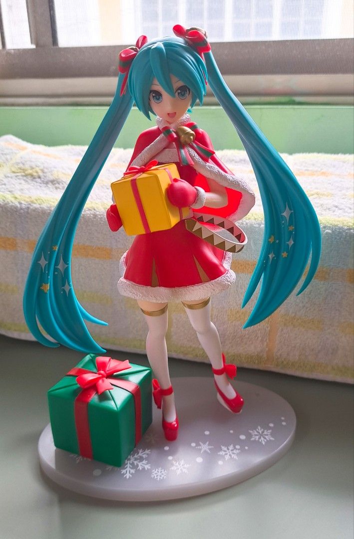 Hatsune Miku Figure Christmas, Hobbies & Toys, Toys & Games on Carousell