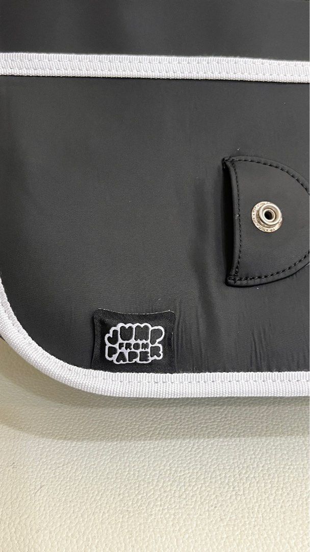 降價出清全新專櫃品牌Jump from paper 2D漫畫包/後背包/電腦包/大背包, 他的時尚, 包包與錢包, 背包在旋轉拍賣