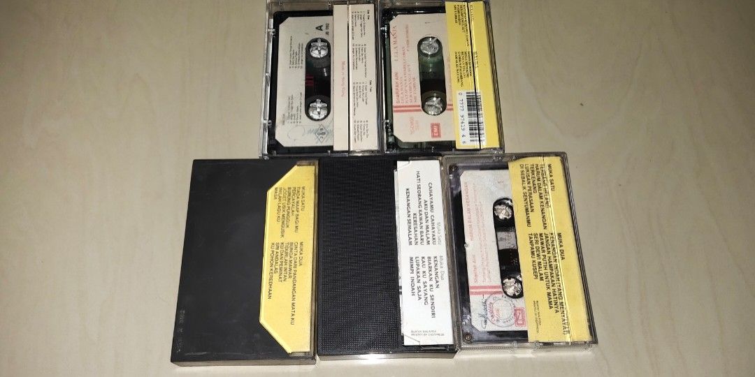 Kaset Sharifah Aini 1, Hobbies & Toys, Music & Media, CDs & DVDs on Carousell