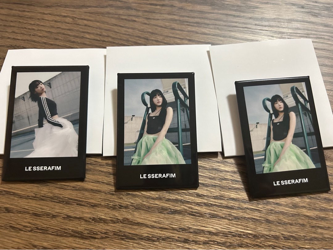 Lesserafim flame rises in jp pop up store, 興趣及遊戲, 收藏品及紀念品, 韓流 - Carousell