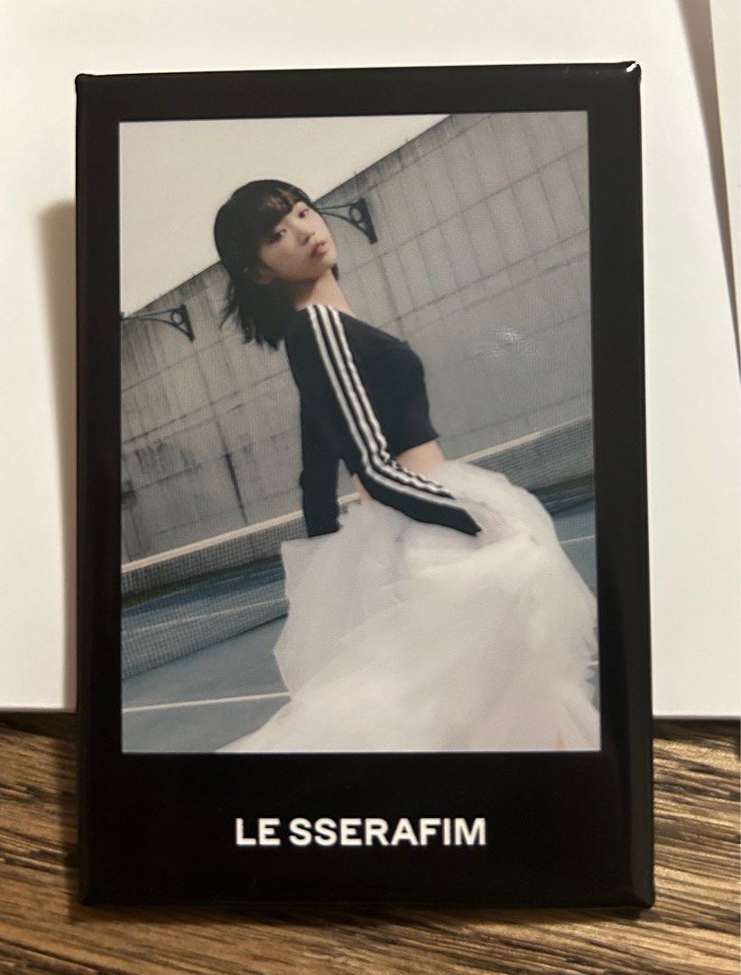 Lesserafim flame rises in jp pop up store, 興趣及遊戲, 收藏品及紀念品, 韓流 - Carousell