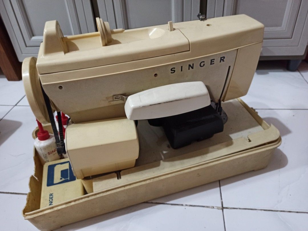 MESIN JAHIT PORTABLE SINGER 974 FULL BESI, Antik, Pajangan di Carousell