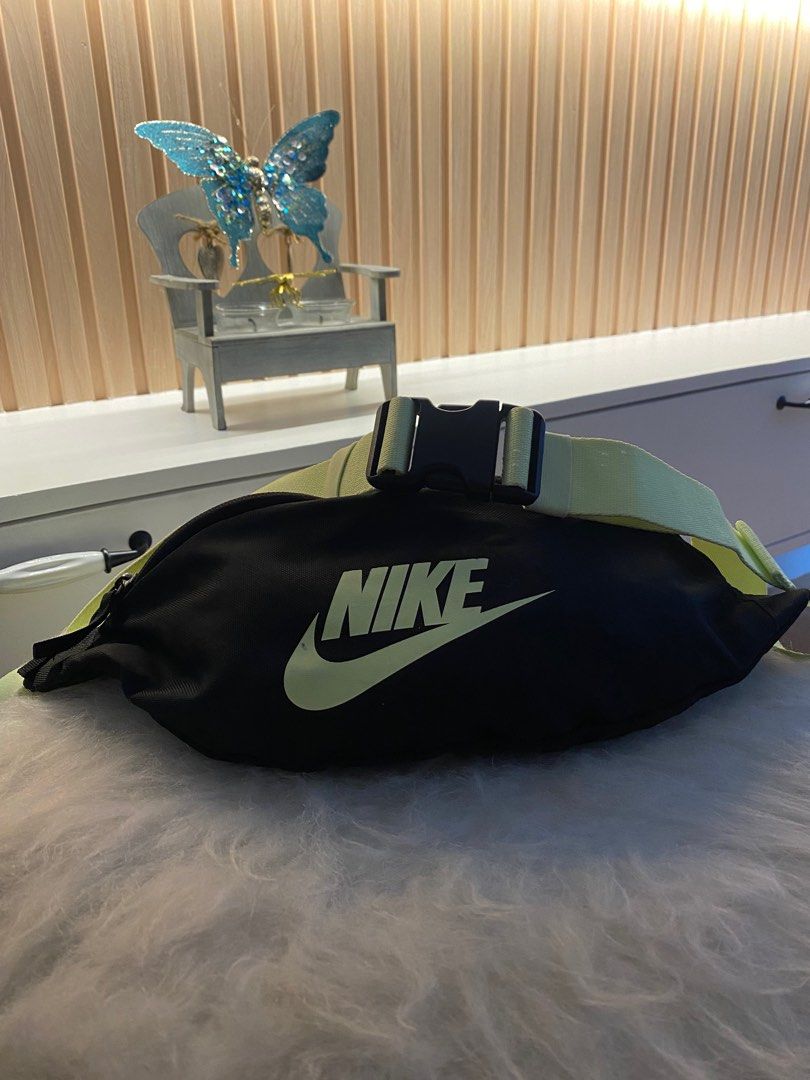 NIKE Sportswear Heritage Waist Pack | Hip Pack | Fanny Pack | Belt Bag ...