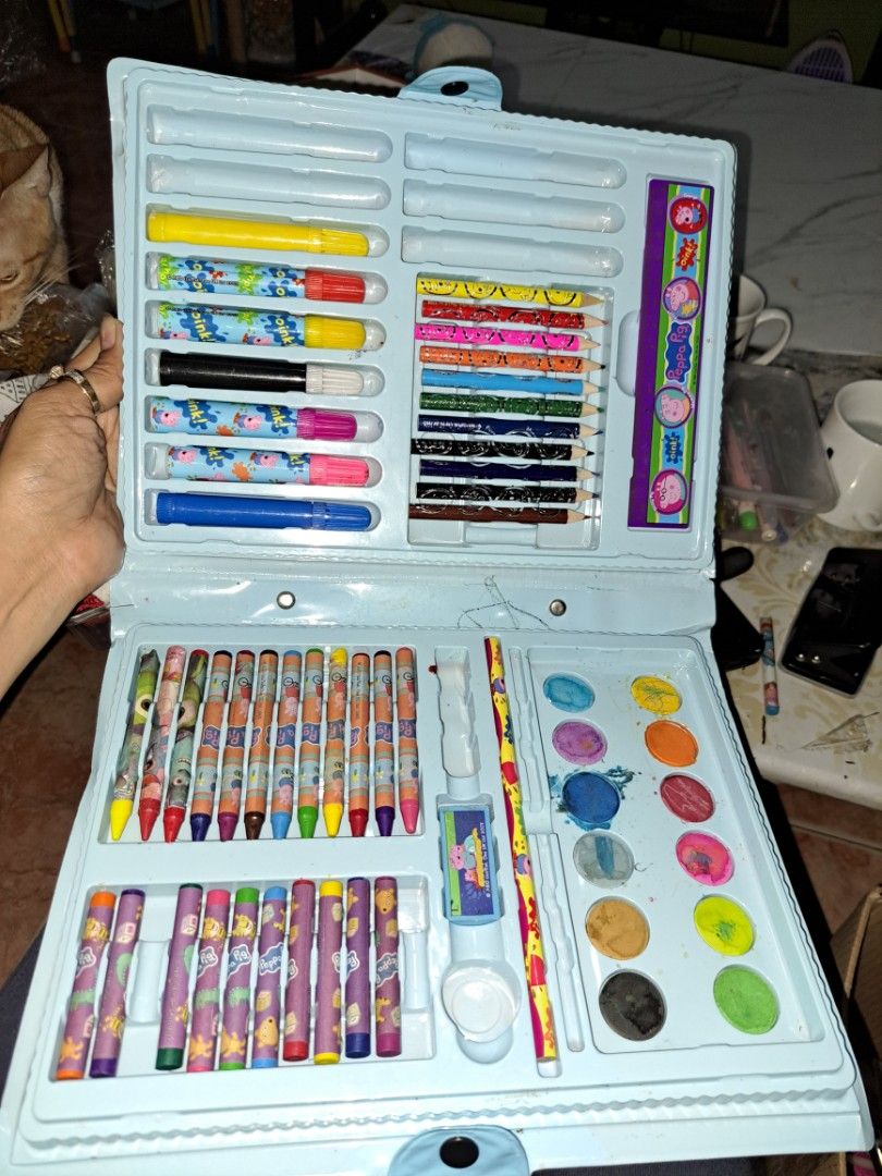 Peppa Pig Crayons Art, Hobbies & Toys, Stationary & Craft, Stationery ...
