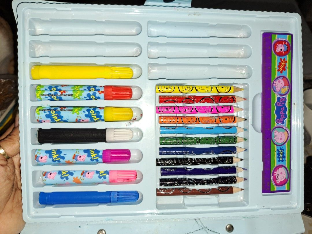Peppa Pig Crayons Art, Hobbies & Toys, Stationary & Craft, Stationery ...