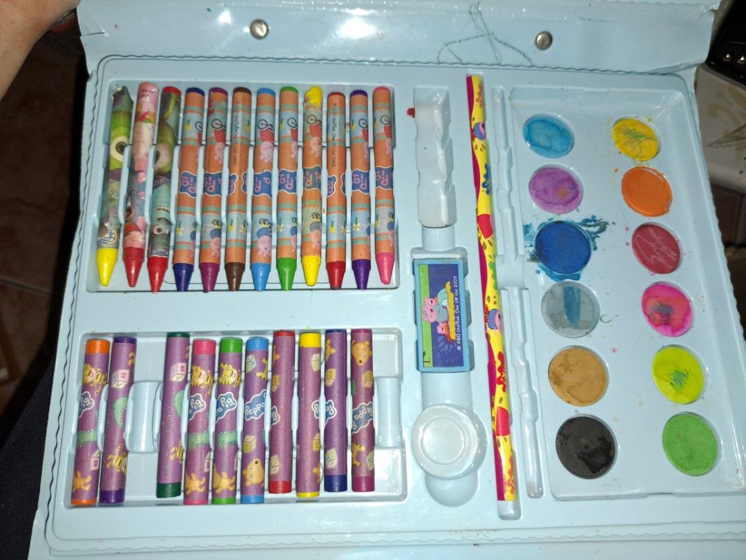 Peppa Pig Crayons Art, Hobbies & Toys, Stationary & Craft, Stationery ...
