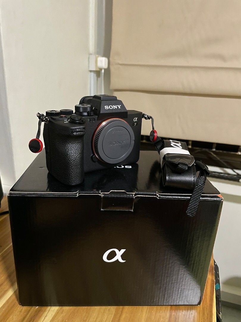 SONY A7IV (Body Only) | SC 6K | Seldom used | Peak Design Leash ...