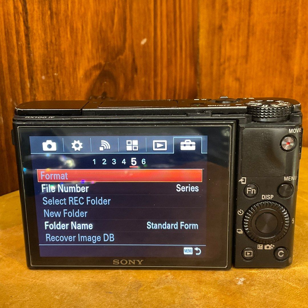 Sony RX00 Mk4 (4704577) With Box, Photography, Cameras on Carousell