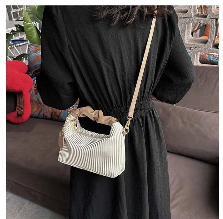 tas selempang wanita korea