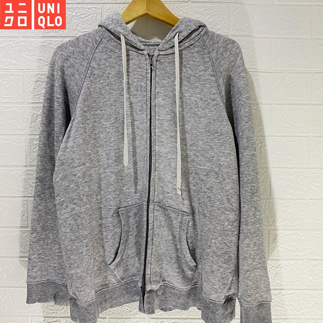 Uniqlo light grey zip hoodie., Fesyen Pria, Pakaian , Baju Luaran di ...
