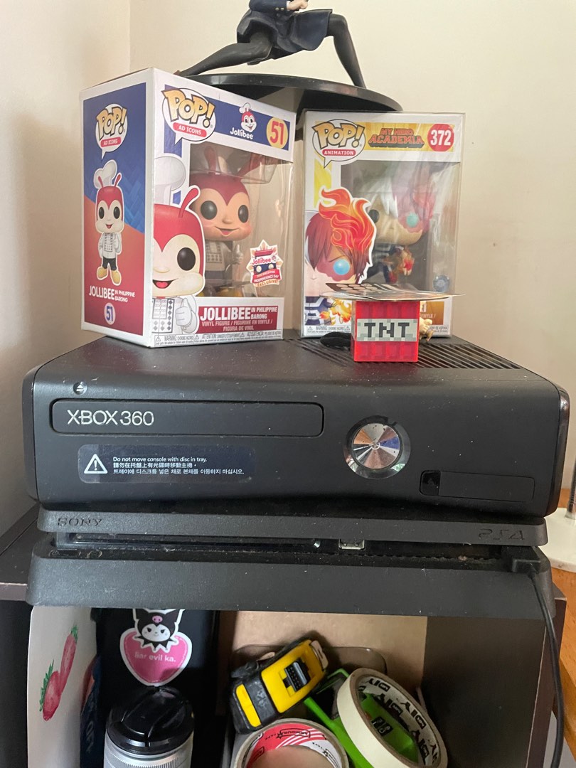 Xbox 360 with 2 controllers plus games, Video Gaming, Video Game ...