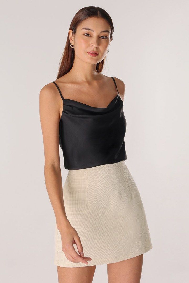 Amelia Basic Textured Skorts, Women's Fashion, Bottoms, Skirts on Carousell