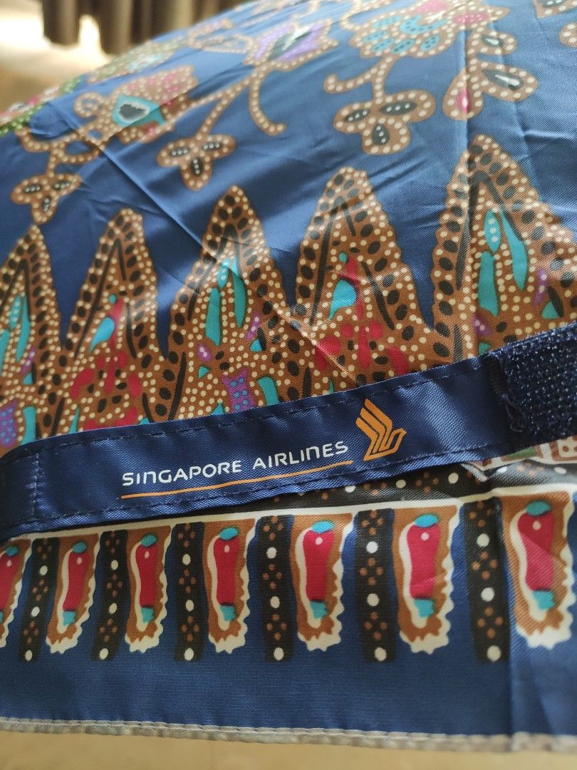 Rare Authentic SQ batik umbrella with Singapore airlines logo, Hobbies ...