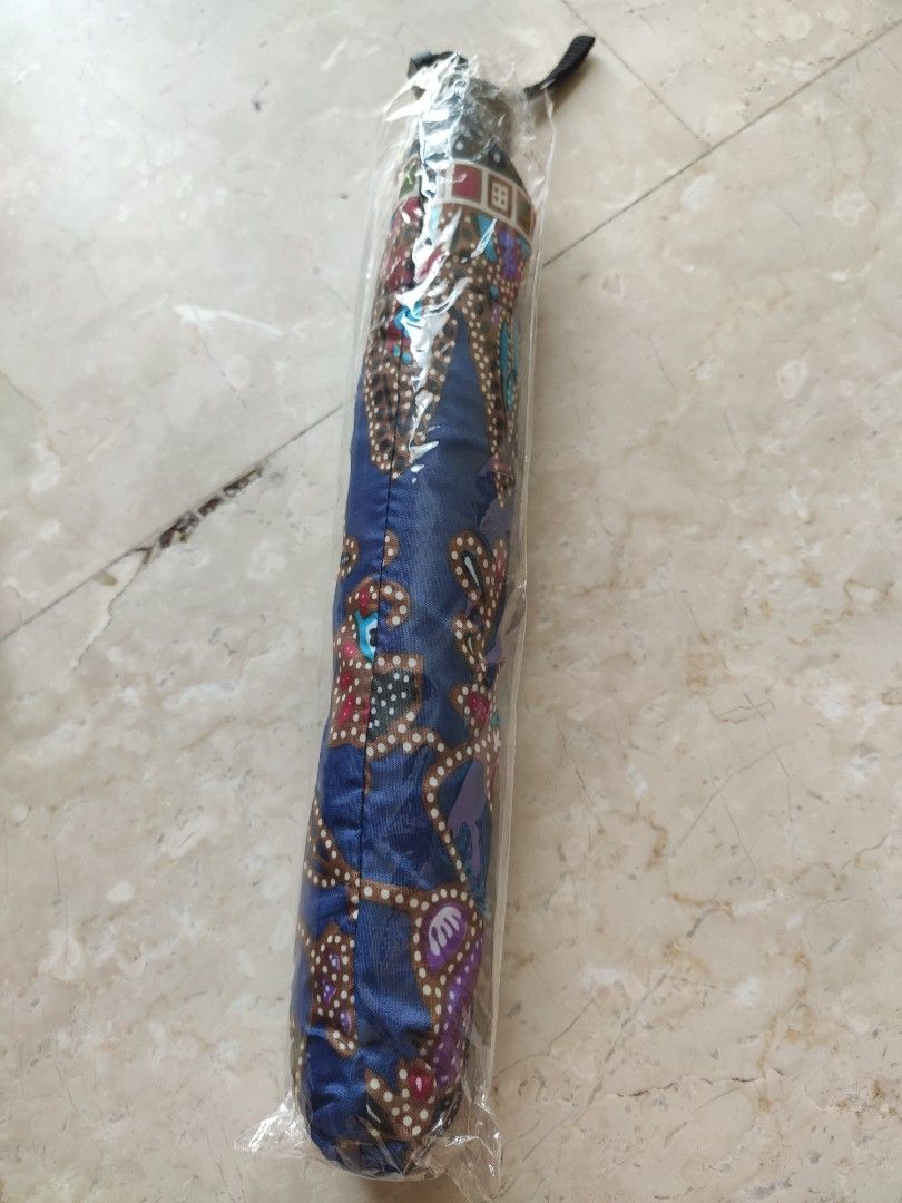 Rare Authentic SQ batik umbrella with Singapore airlines logo, Hobbies ...