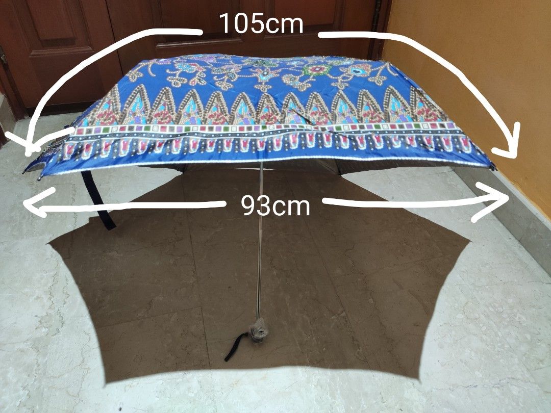 Rare Authentic SQ batik umbrella with Singapore airlines logo, Hobbies ...