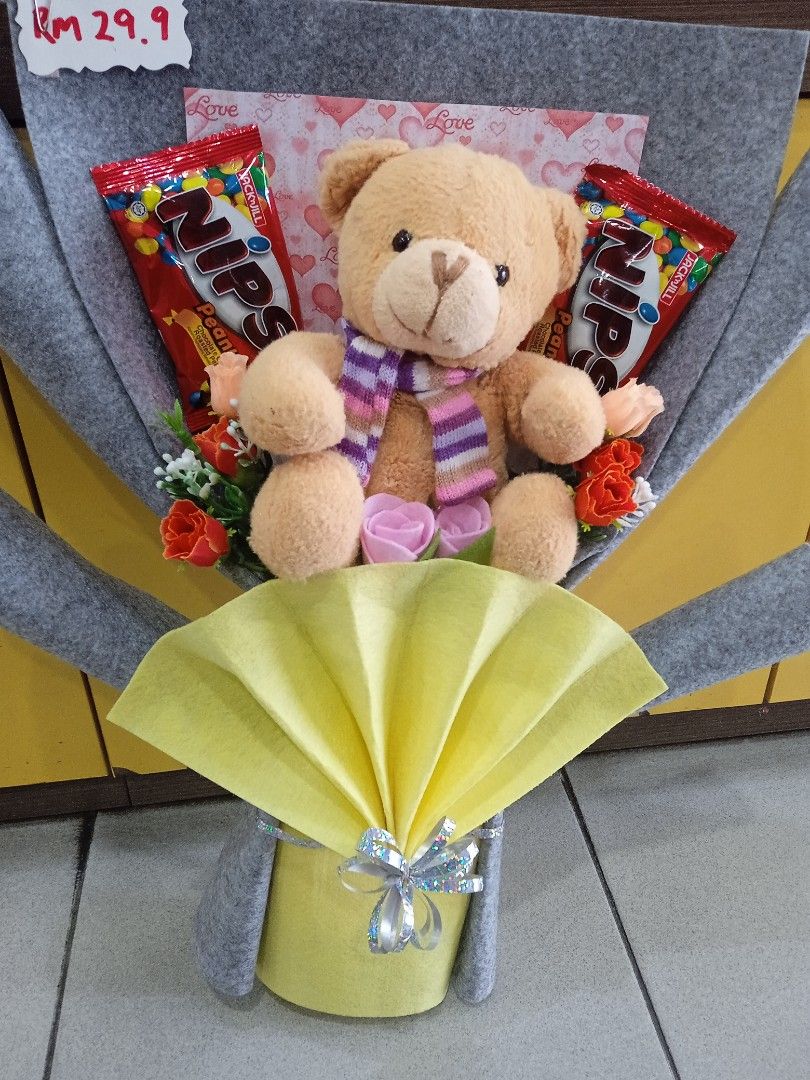 Bunga chocolate Dan bear, Hobbies & Toys, Stationery & Craft, Flowers ...