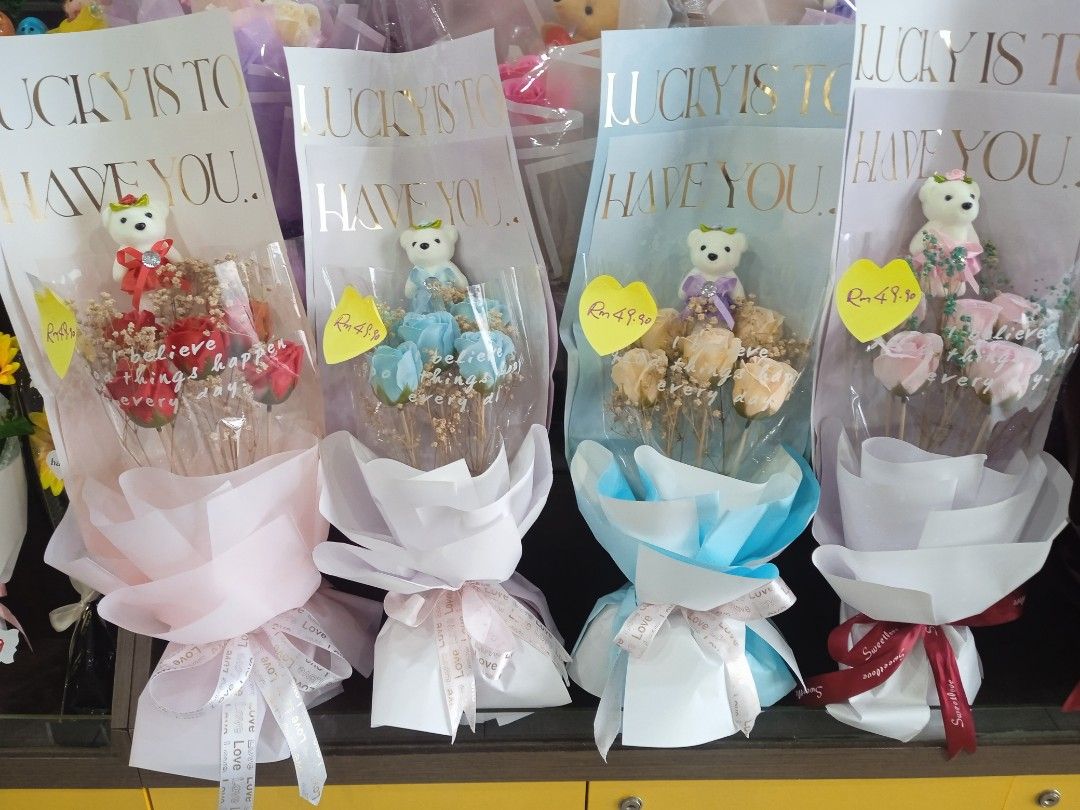 Bunga chocolate Dan bear, Hobbies & Toys, Stationery & Craft, Flowers ...