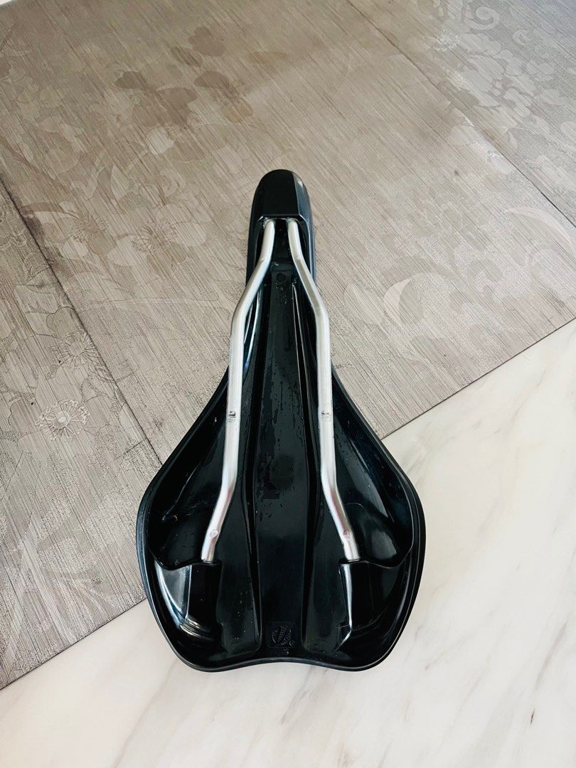 Burgtec Saddle (cloud MK2), Sports Equipment, Bicycles & Parts, Parts ...
