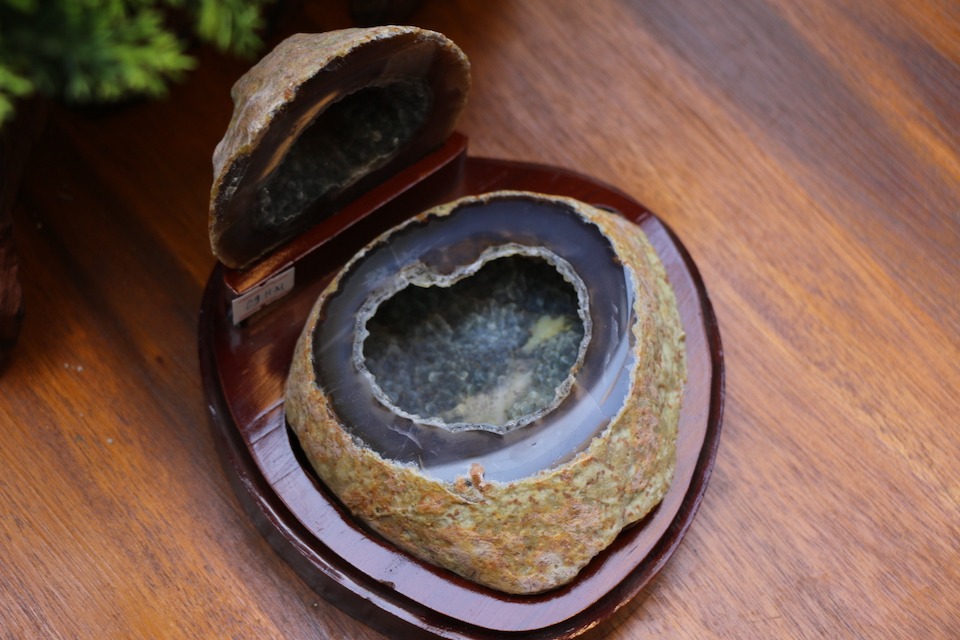 Feng Shui Wealth Good Luck Attract Agate Crystal Cave TBT11, Furniture ...