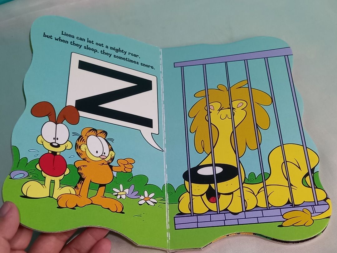 Garfield At The Zoo Board Book, Hobbies & Toys, Books & Magazines ...