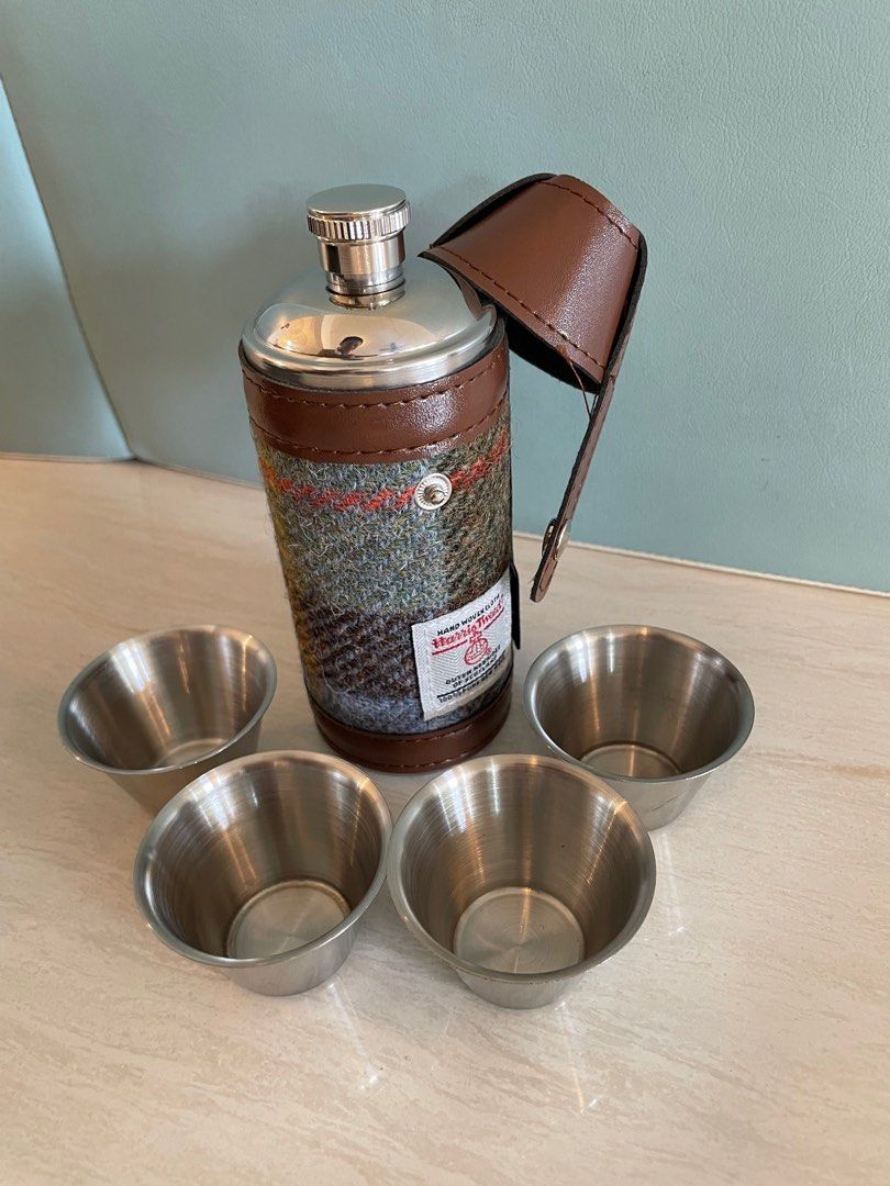 Harris Tweed Hunting Flask whisky container 240ml, Food & Drinks ...