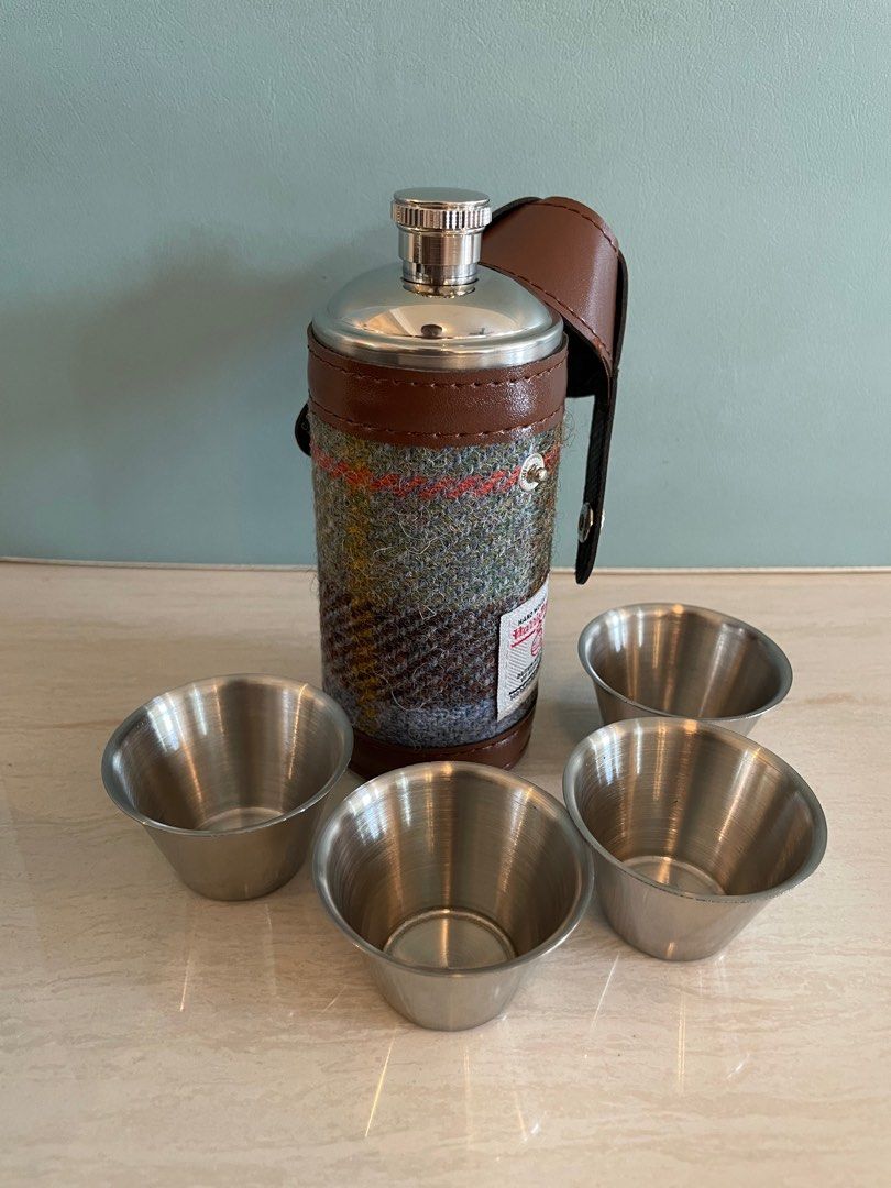 Harris Tweed Hunting Flask whisky container 240ml, Food & Drinks ...