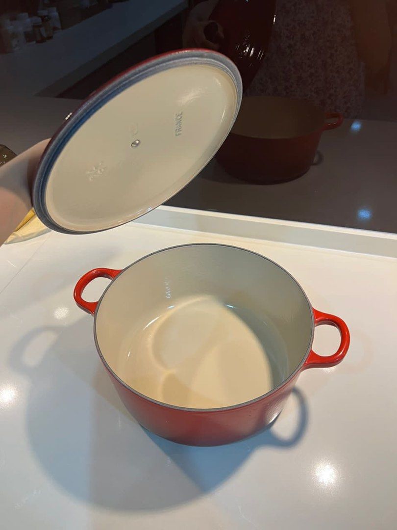 Le Creset (24 cm Pot), Furniture & Home Living, Kitchenware & Tableware ...