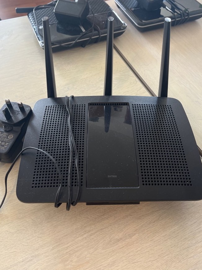 Linksys EA7500 router, Computers & Tech, Parts & Accessories, Networking on Carousell