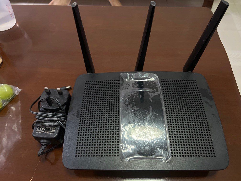 Linsys Wifi Router EA7500, Computers & Tech, Parts & Accessories, Networking on Carousell