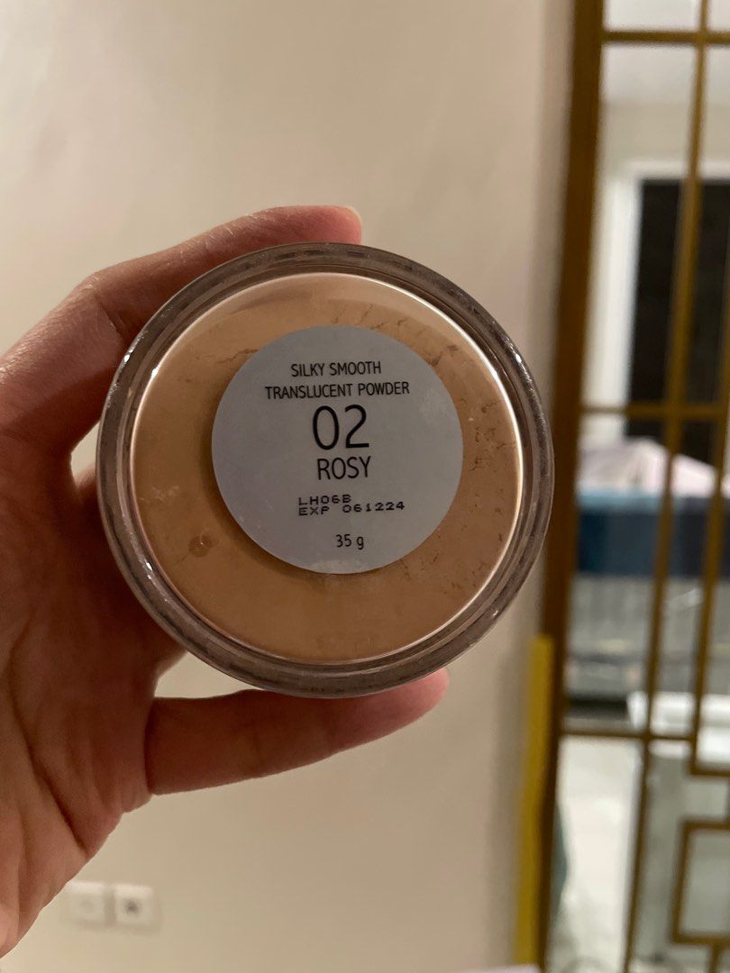 MAKEOVER loose powder, Kesehatan & Kecantikan, Rias Wajah di Carousell
