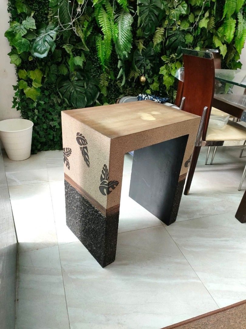 Meja Serbaguna estetik aesthetic table kokoh, Perabotan Rumah di Carousell