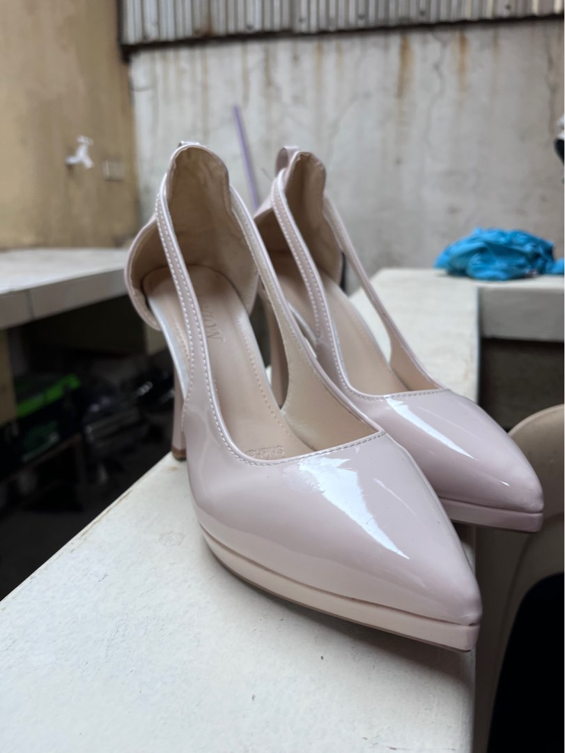 Neutral color (light pink) heels perfect for graduation, Women's ...