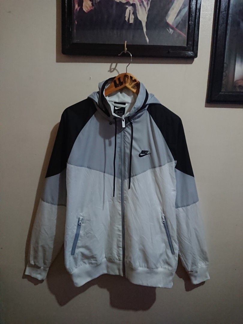 NIKE TRI COLOR, Men's Fashion, Tops & Sets, Hoodies on Carousell