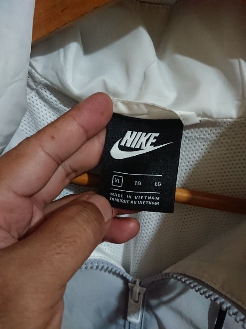 NIKE TRI COLOR, Men's Fashion, Tops & Sets, Hoodies on Carousell