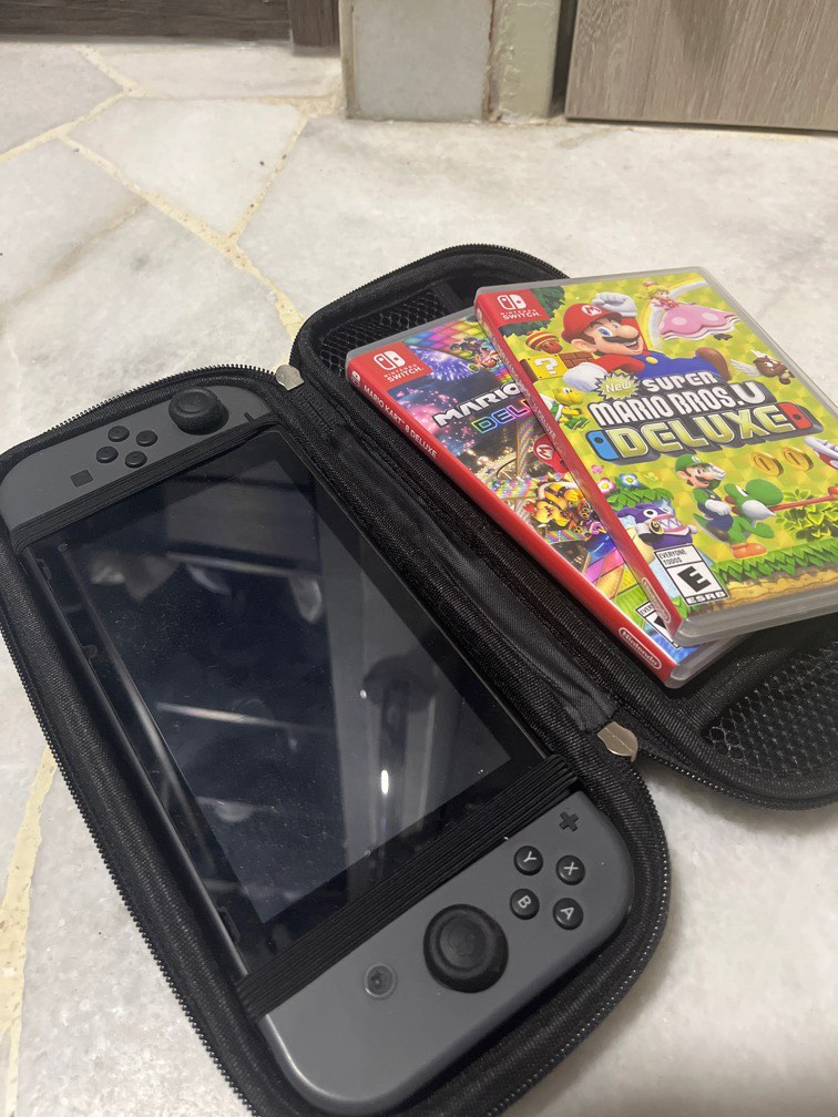 Nintendo Switch Gen 1 (with Mario Kart & Super Mario Bros U Deluxe ...