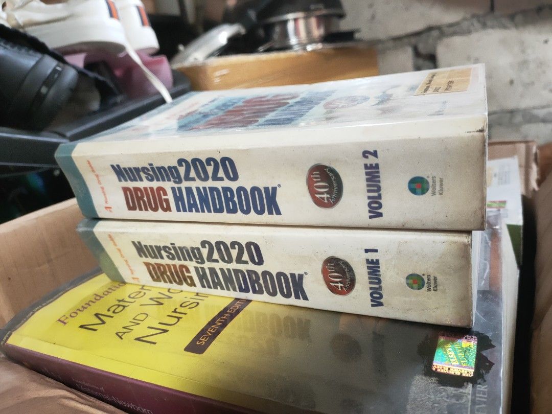 Nursing Drug Handbook, Hobbies & Toys, Books & Magazines, Textbooks on Carousell