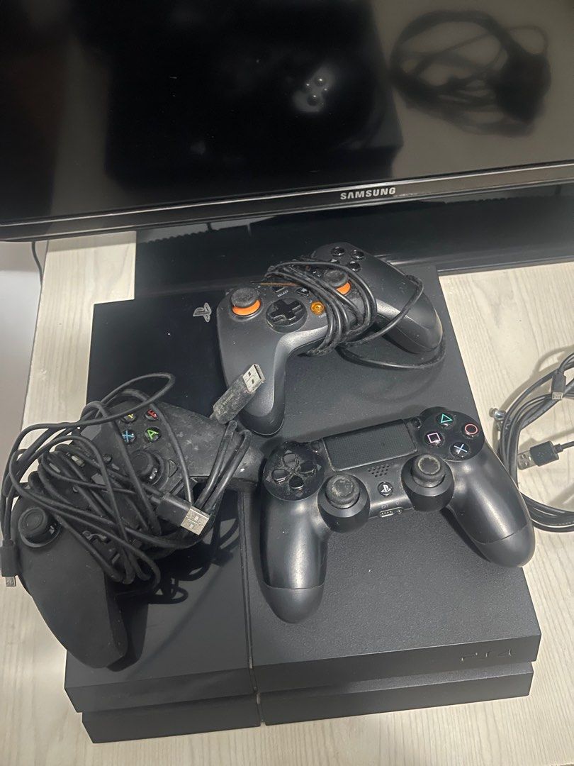 RUSH Ps4 400gb with games and 3 controllers, Video Gaming, Video Game ...