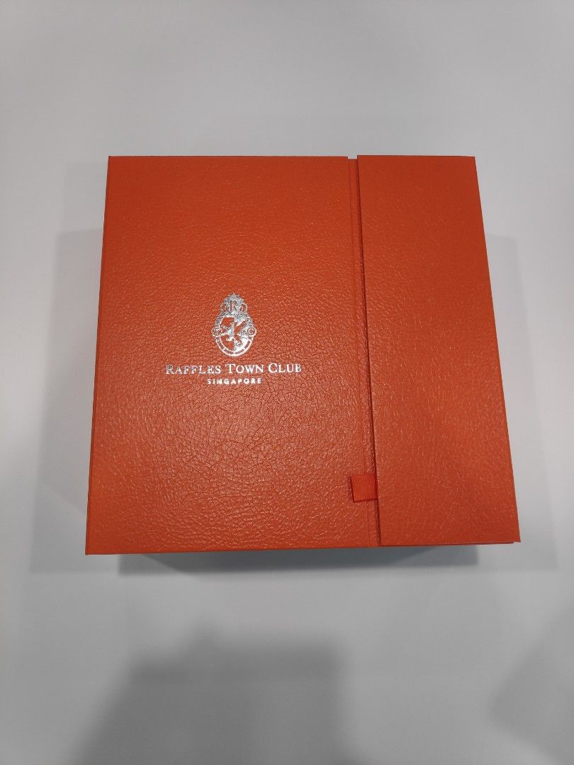 Raffles Town Club Moon cake Gift Set (4 moon cakes), Food & Drinks ...