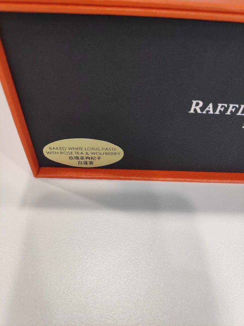 Raffles Town Club Moon cake Gift Set (4 moon cakes), Food & Drinks ...