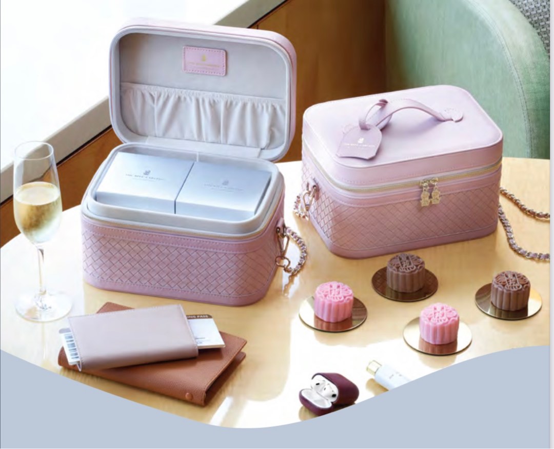Ritz Carlton Mooncake Box in Pink, Everything Else on Carousell