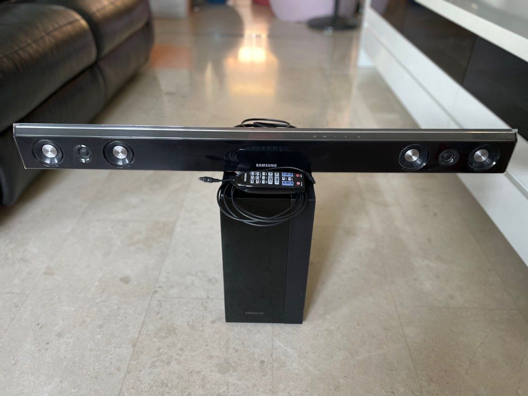Samsung soundbar & subwoofer HW-D450, Audio, Soundbars, Speakers & Amplifiers on Carousell