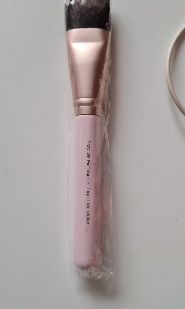 Sephora X Barbie Foundation Brush, Beauty & Personal Care, Face, Makeup ...