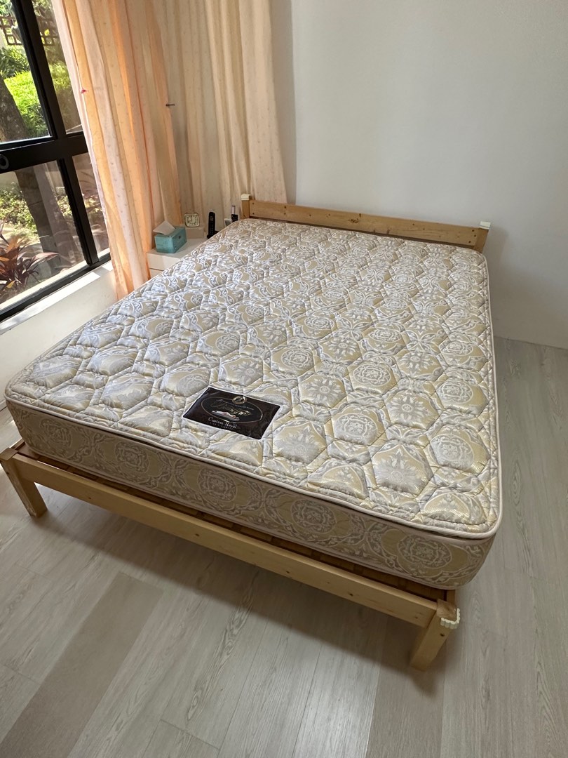 Simmons Queen Bed and Mattress, Furniture & Home Living, Furniture, Bed ...